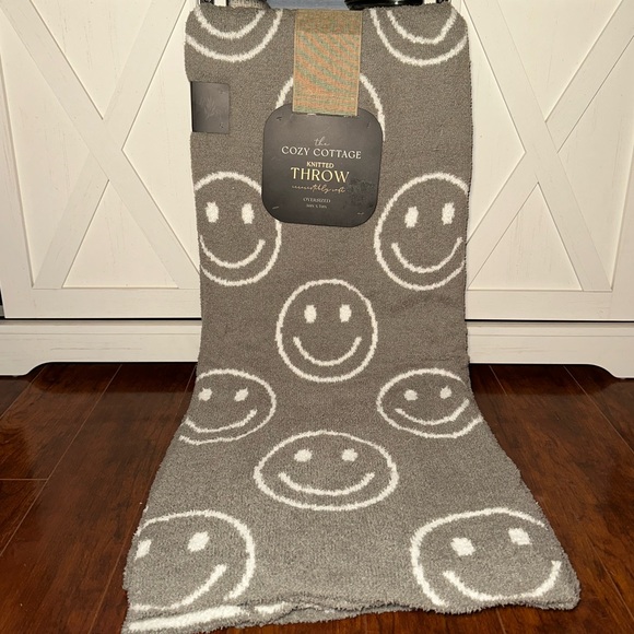 cupcakes & cashmere | Bedding | Cozy Cottage Smiley Face Knitted Throw ...